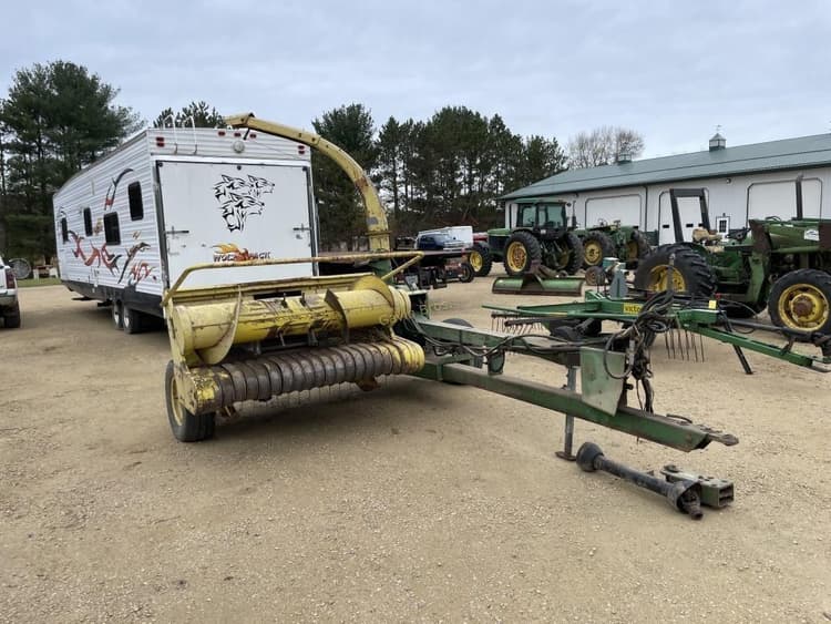 SOLD - John Deere 3950 Harvesting Forage Harvesters - Pull Type ...