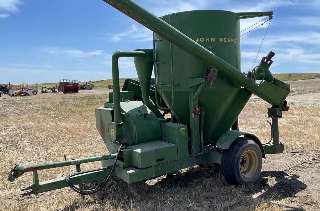 John Deere 400 Hay and Forage Grinders/Mixers for Sale | Tractor Zoom