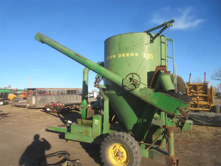 SOLD - John Deere 400 Hay and Forage Grinders/Mixers | Tractor Zoom