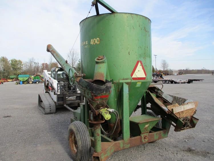 John Deere 400 Hay and Forage Grinders/Mixers for Sale | Tractor Zoom