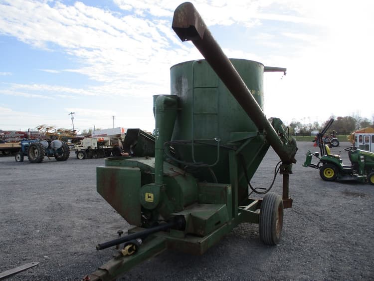 John Deere 400 Hay and Forage Grinders/Mixers for Sale | Tractor Zoom
