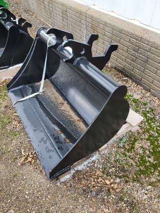 John Deere Bucket Construction Attachments for Sale | Tractor Zoom