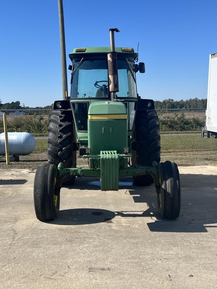 Tractor Zoom - John Deere 4230