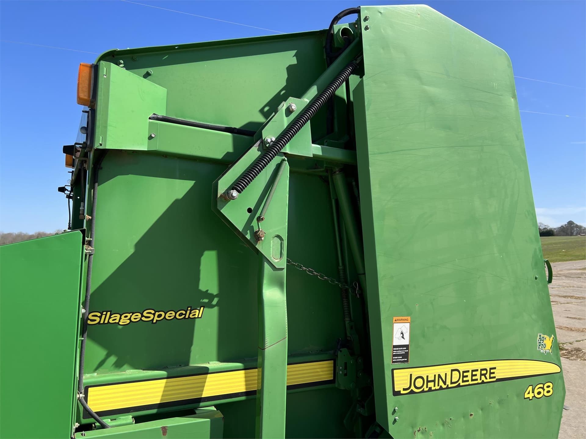 Tractor Zoom - John Deere 468 Silage Special