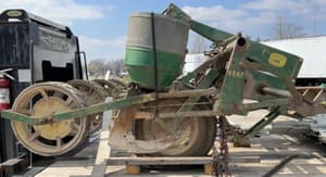 SOLD - John Deere 494A Lot No. 600 Planting with 4 Rows | Tractor Zoom