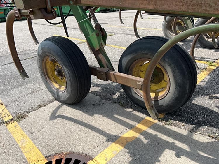 John Deere 610 Tillage Chisel Plows for Sale | Tractor Zoom