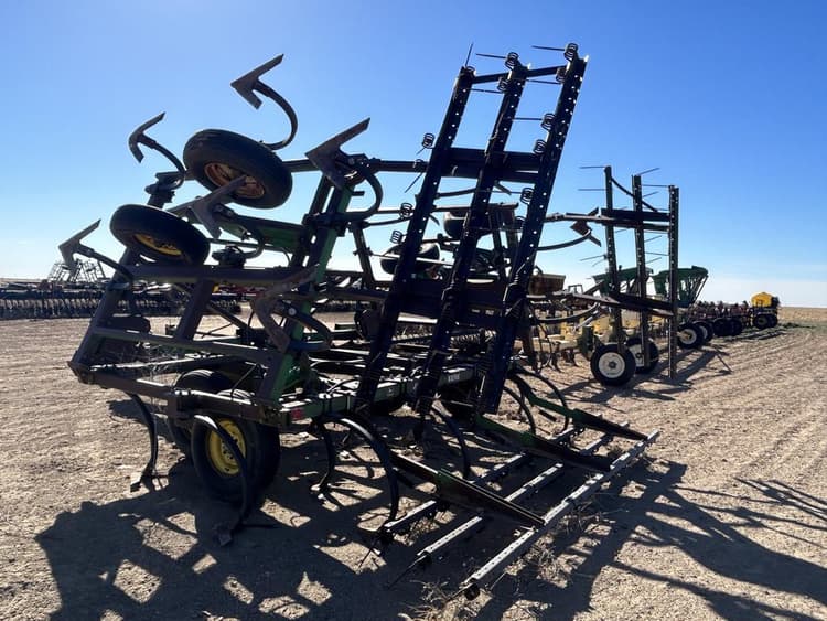 John Deere 610 Tillage Chisel Plows for Sale | Tractor Zoom