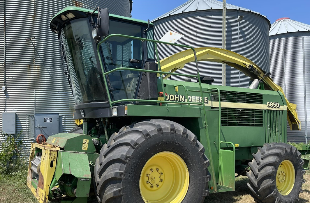 SOLD - John Deere 6850 Harvesting Forage Harvesters - Self Propelled ...