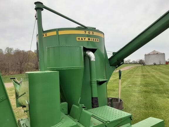 John Deere 700 Hay and Forage Grinders/Mixers for Sale | Tractor Zoom