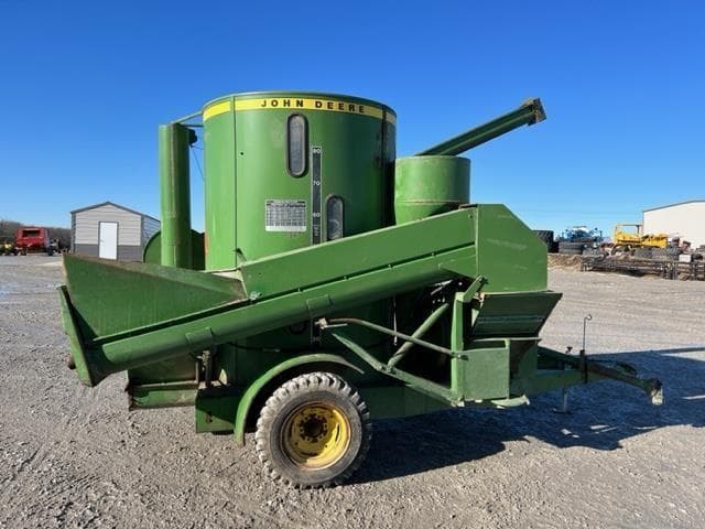 John Deere 700 Hay and Forage Grinders/Mixers for Sale | Tractor Zoom