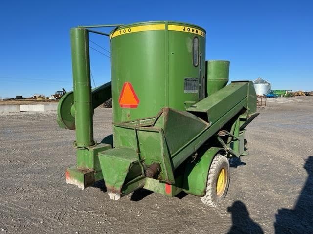 John Deere 700 Hay and Forage Grinders/Mixers for Sale | Tractor Zoom