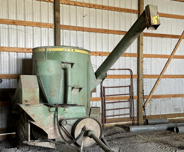SOLD - John Deere 700 Hay and Forage Grinders/Mixers | Tractor Zoom