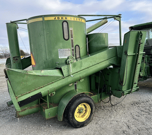 SOLD - John Deere 700 Hay and Forage | Tractor Zoom