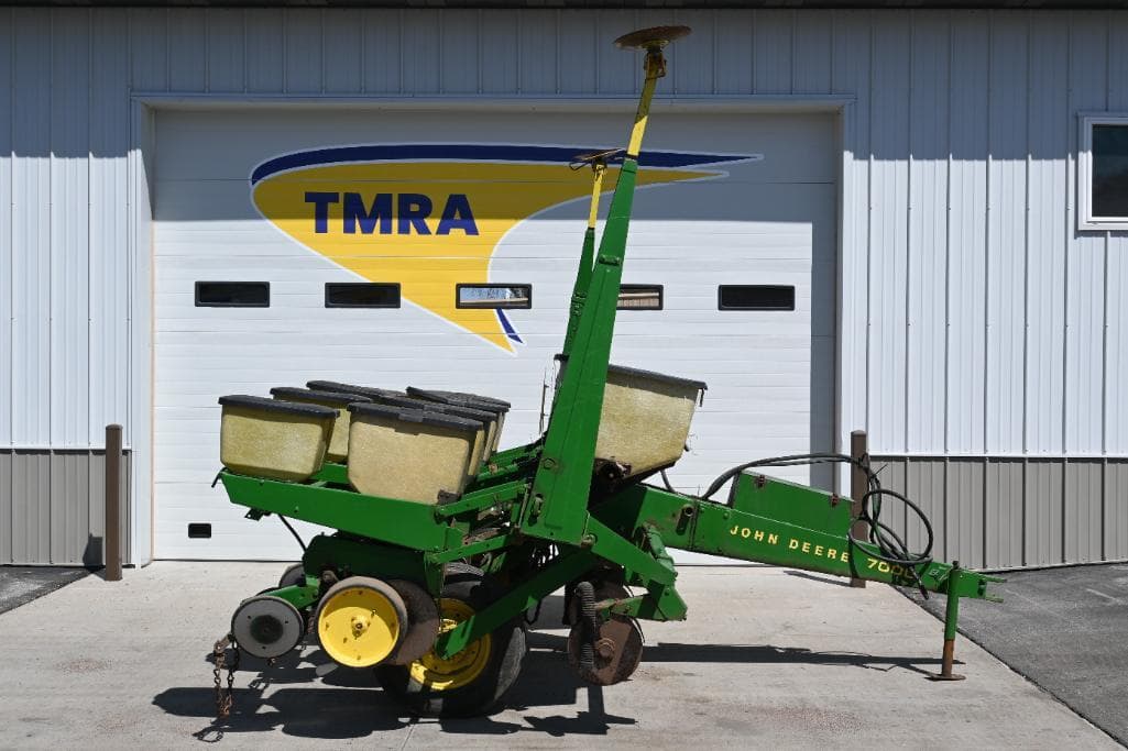John Deere 7000 Planting Planters for Sale | Tractor Zoom