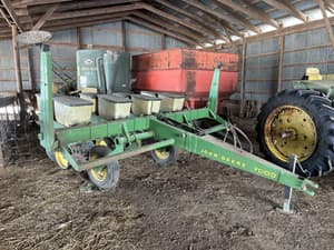 John Deere 7000 Lot No. 6 Planting For Sale with 4 Rows | Tractor Zoom