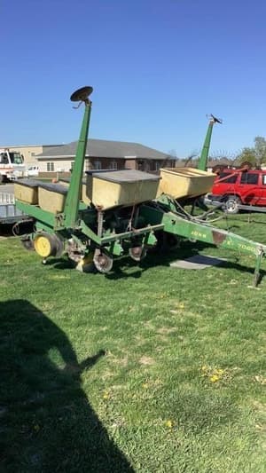 SOLD - John deere 7000 4 row planter Planting with 4 Rows | Tractor Zoom