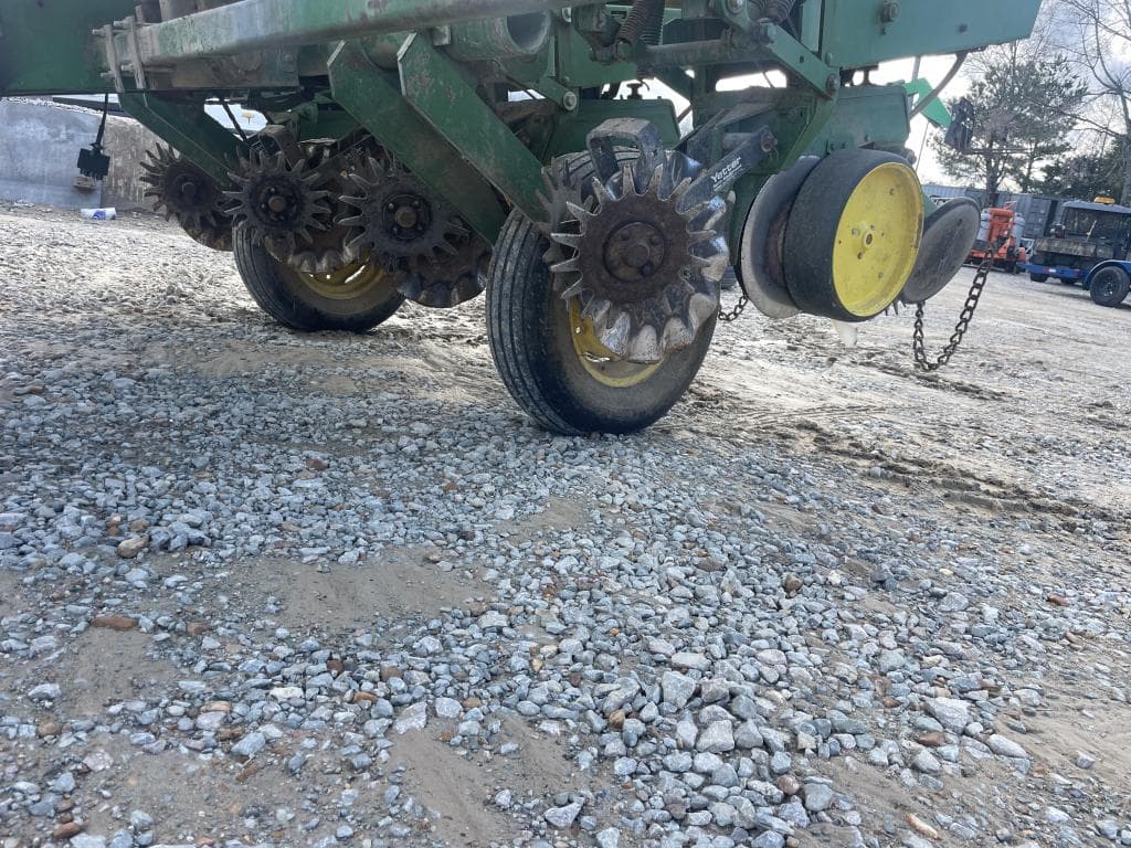 John Deere 7000 Planting Planters for Sale | Tractor Zoom