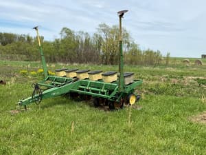 SOLD - John Deere 7000 Lot No. 6491465 Planting with 6 Rows | Tractor Zoom