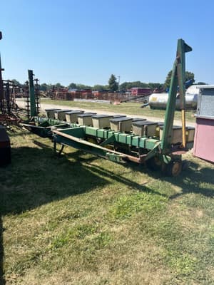 John Deere 7000 Lot No. 40109 Planting For Sale with 8 Rows | Tractor Zoom
