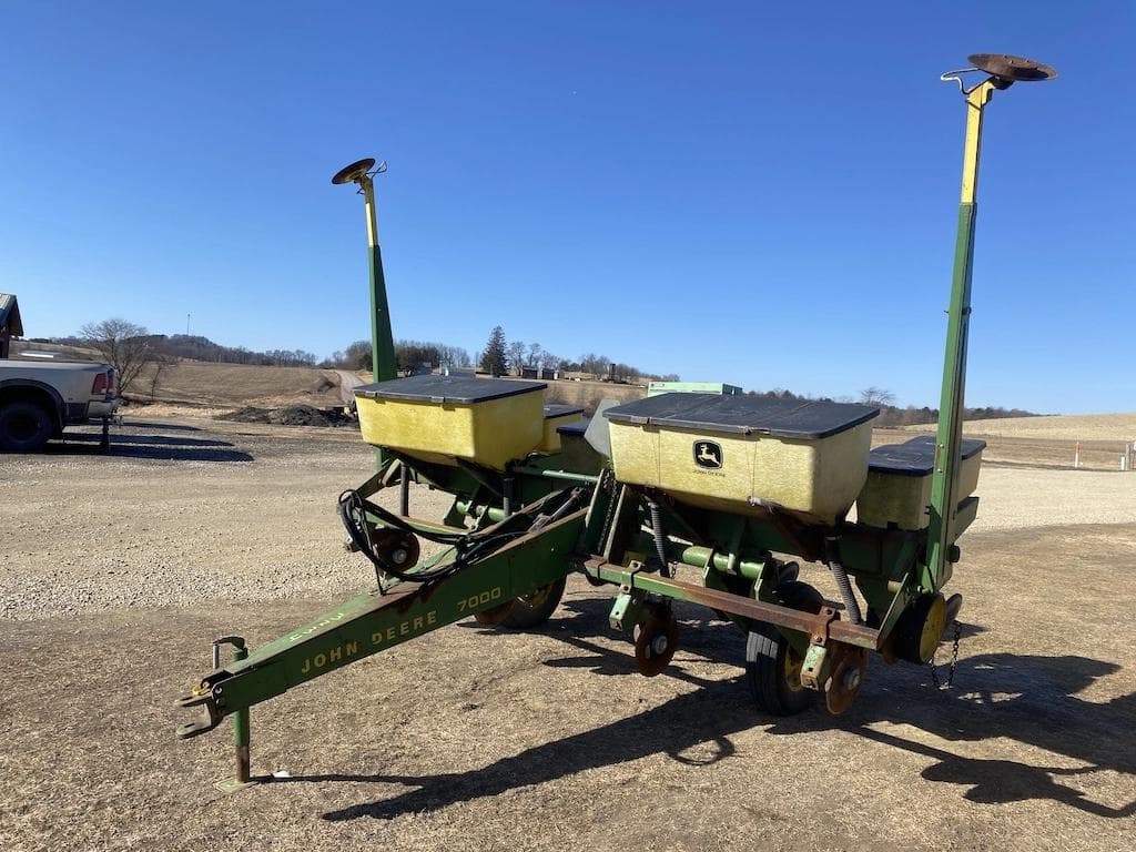 John Deere 7000 Lot No. 3234 Planting For Sale with 4 Rows | Tractor Zoom