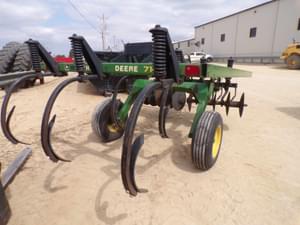 John Deere 714 Lot No. 2611 Tillage For Sale with 5 Shanks | Tractor Zoom