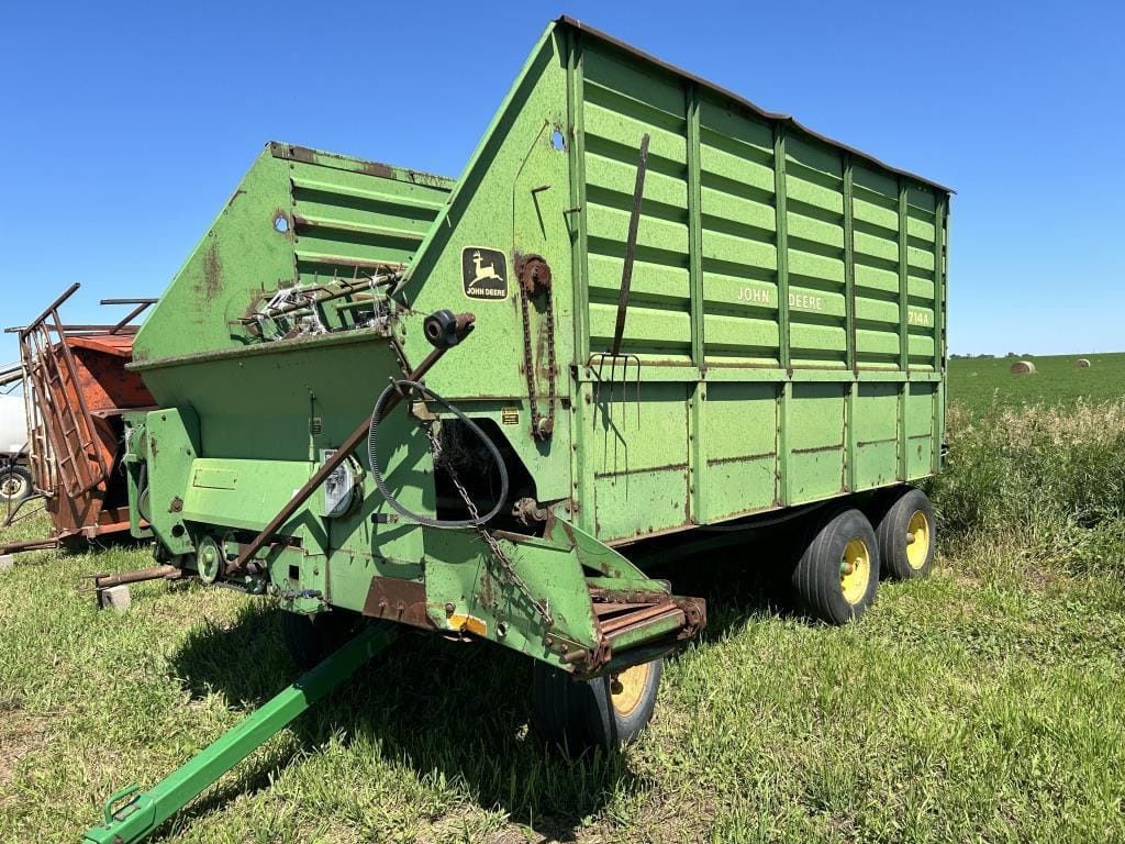 SOLD - John Deere 714 Harvesting | Tractor Zoom