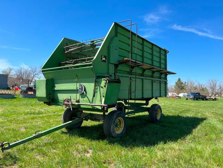John Deere 714 Harvesting Forage Wagons for Sale | Tractor Zoom