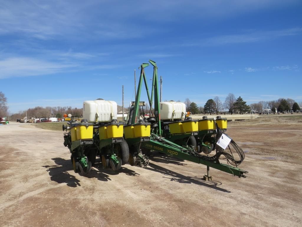 John Deere 7200 Lot No. 177 Planting For Sale with 12 Rows | Tractor Zoom