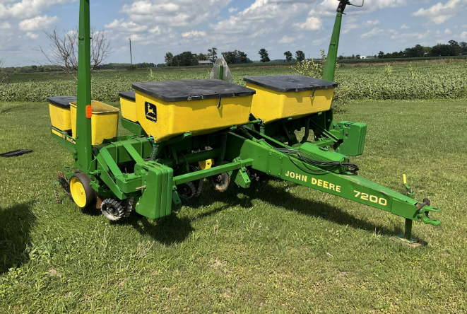 SOLD - John Deere 7200 Planting with 4 Rows | Tractor Zoom