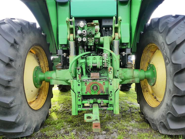 John Deere 7220 Tractors 100 to 174 HP for Sale | Tractor Zoom