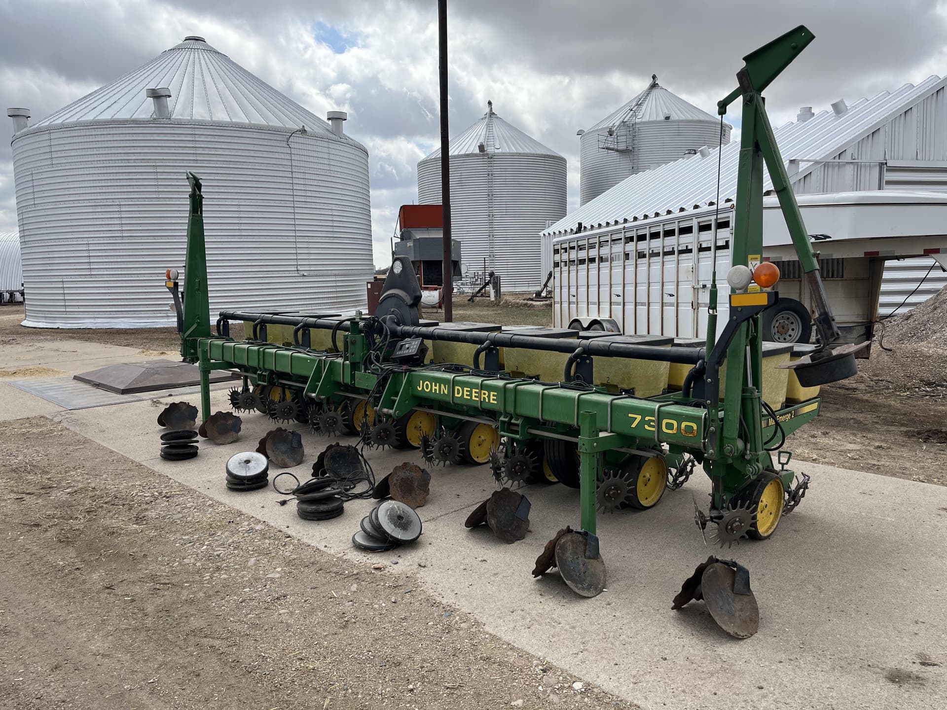 John Deere 7300 Planting Planters for Sale | Tractor Zoom