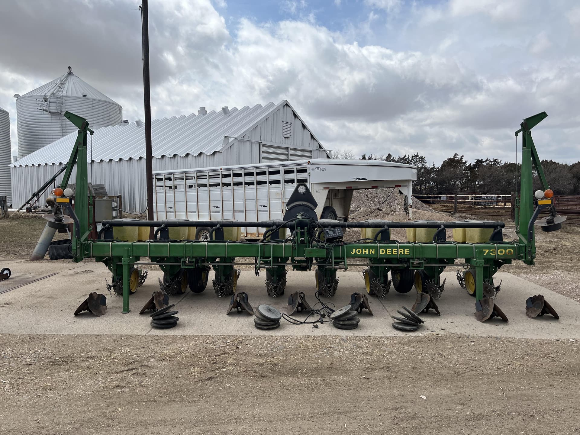 John Deere 7300 Planting Planters for Sale | Tractor Zoom