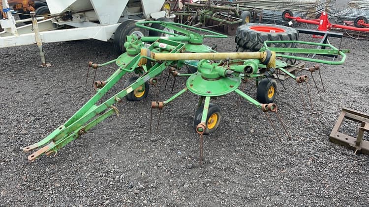SOLD - John Deere 752 Hay and Forage Hay - Rakes/Tedders | Tractor Zoom