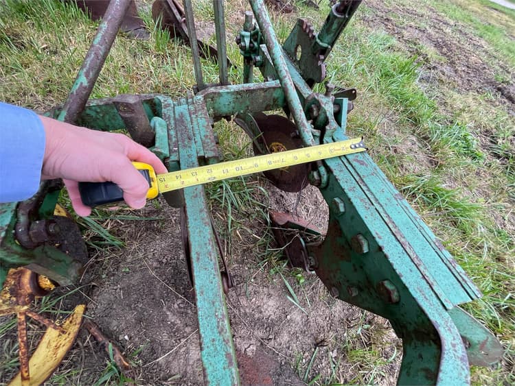 John Deere 813 Tillage Plows for Sale | Tractor Zoom