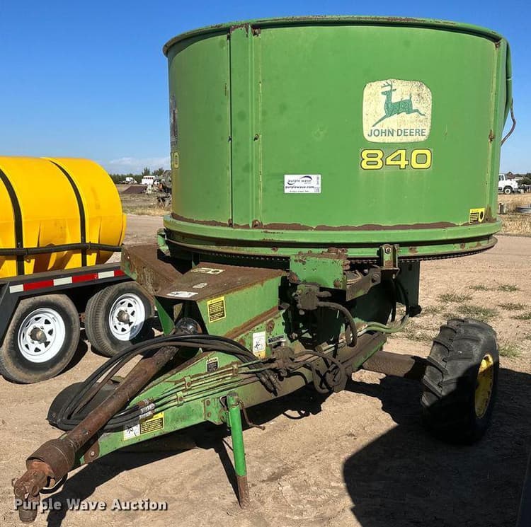 SOLD - John Deere 840 Hay and Forage Grinders/Mixers | Tractor Zoom