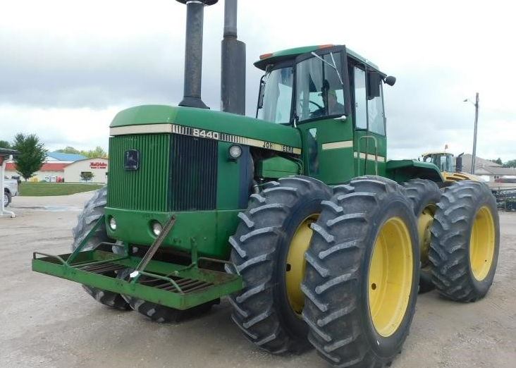 SOLD - John Deere 8440 Tractors with 215 HP | Tractor Zoom