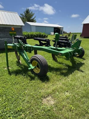 SOLD - John Deere 915 Tillage with 5 Shanks | Tractor Zoom