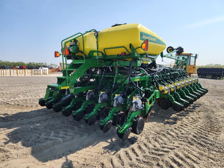 2013 John Deere DB44 Planting Planters for Sale | Tractor Zoom