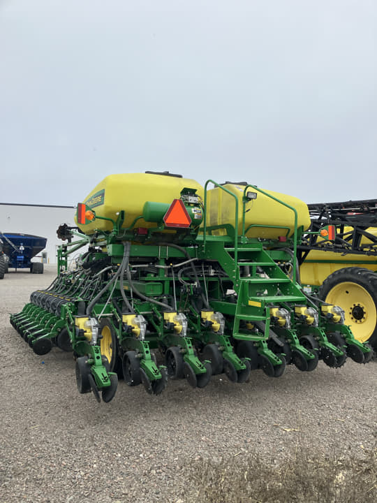 2013 John Deere DB44 Planting Planters for Sale | Tractor Zoom