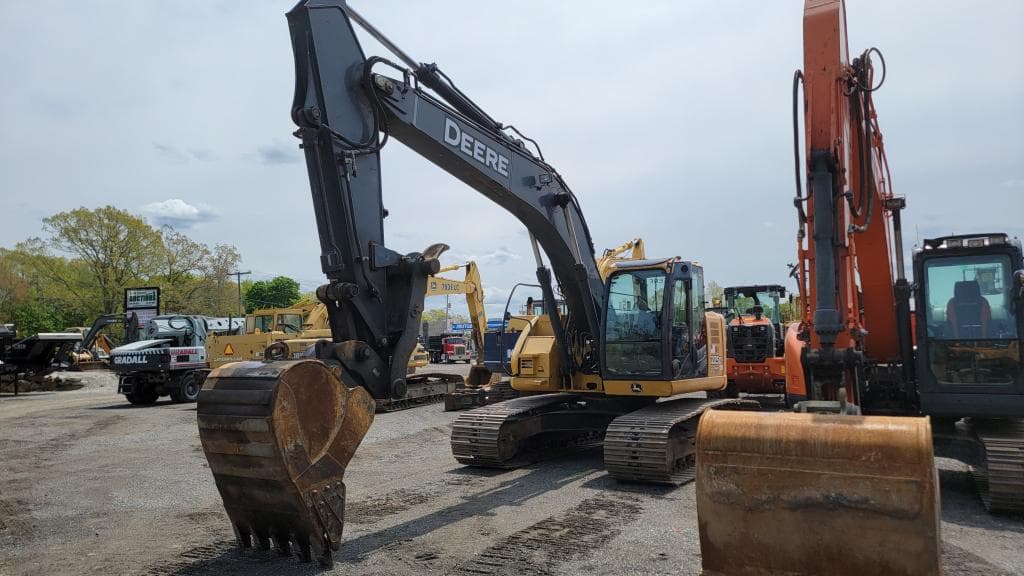 John Deere 225D Construction Excavators for Sale | Tractor Zoom