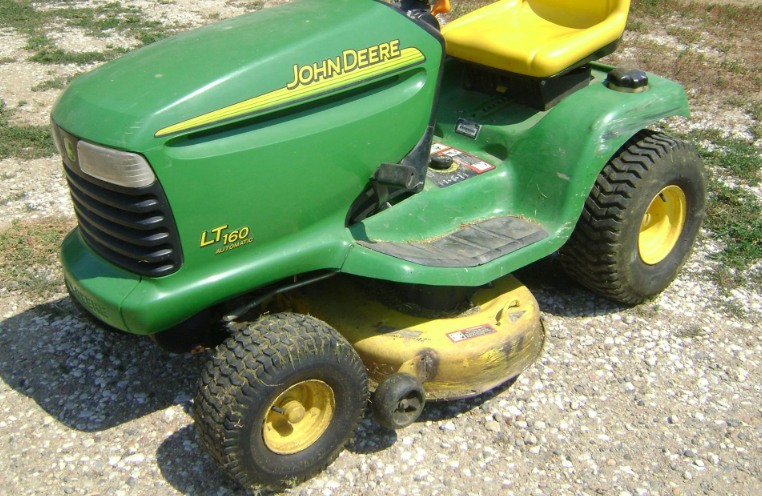 SOLD - John Deere LT160 Lot No. effa39e5-19c1-11ed-8bec-0246304ce823 ...