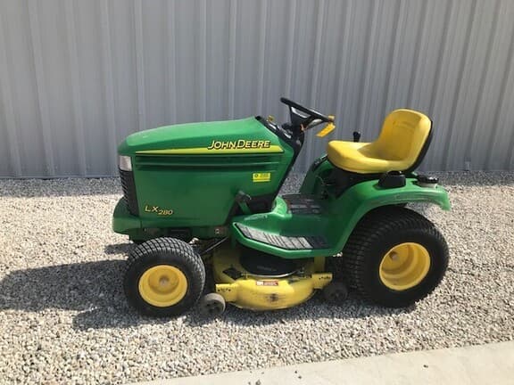 Tractor Zoom - John Deere LX280