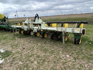 John Deere MaxEmerge 2 Lot No. 3905 Planting For Sale with 8 Rows ...
