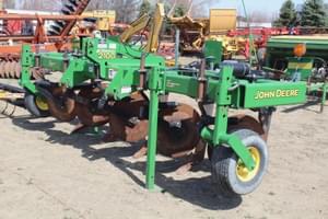 SOLD - John Deere 2100 Lot No. 67725 Tillage with --- Shanks | Tractor Zoom