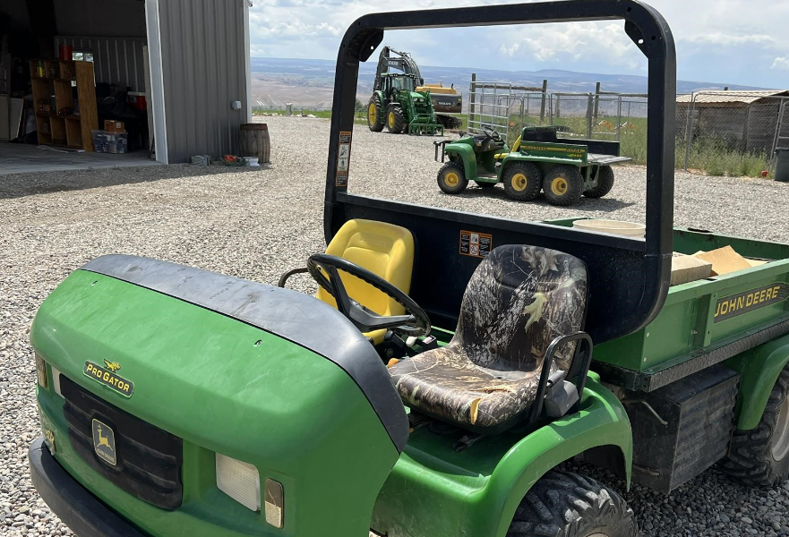 Tractor Zoom - John Deere Pro Gator 2020