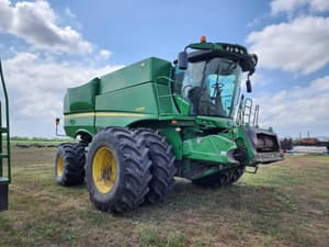 SOLD - John Deere S680 Lot No. 401 Combines with --- Hrs | Tractor Zoom