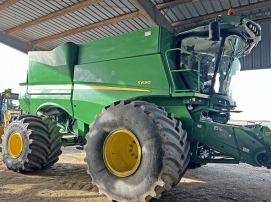 SOLD - John Deere S690 Combines Class 9/10 | Tractor Zoom