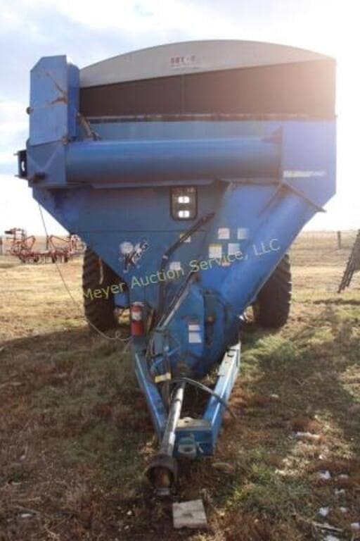 Kinze 1040 Harvesting Grain Carts for Sale | Tractor Zoom