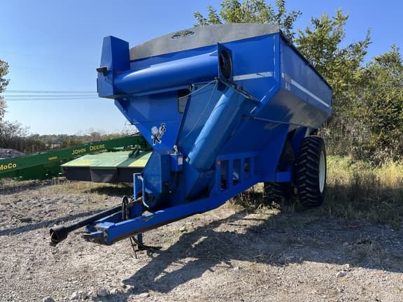 Kinze 1040 Harvesting Grain Carts for Sale | Tractor Zoom
