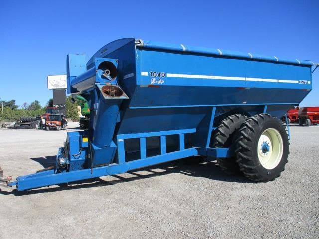 SOLD - Kinze 1040 Harvesting Grain Carts | Tractor Zoom